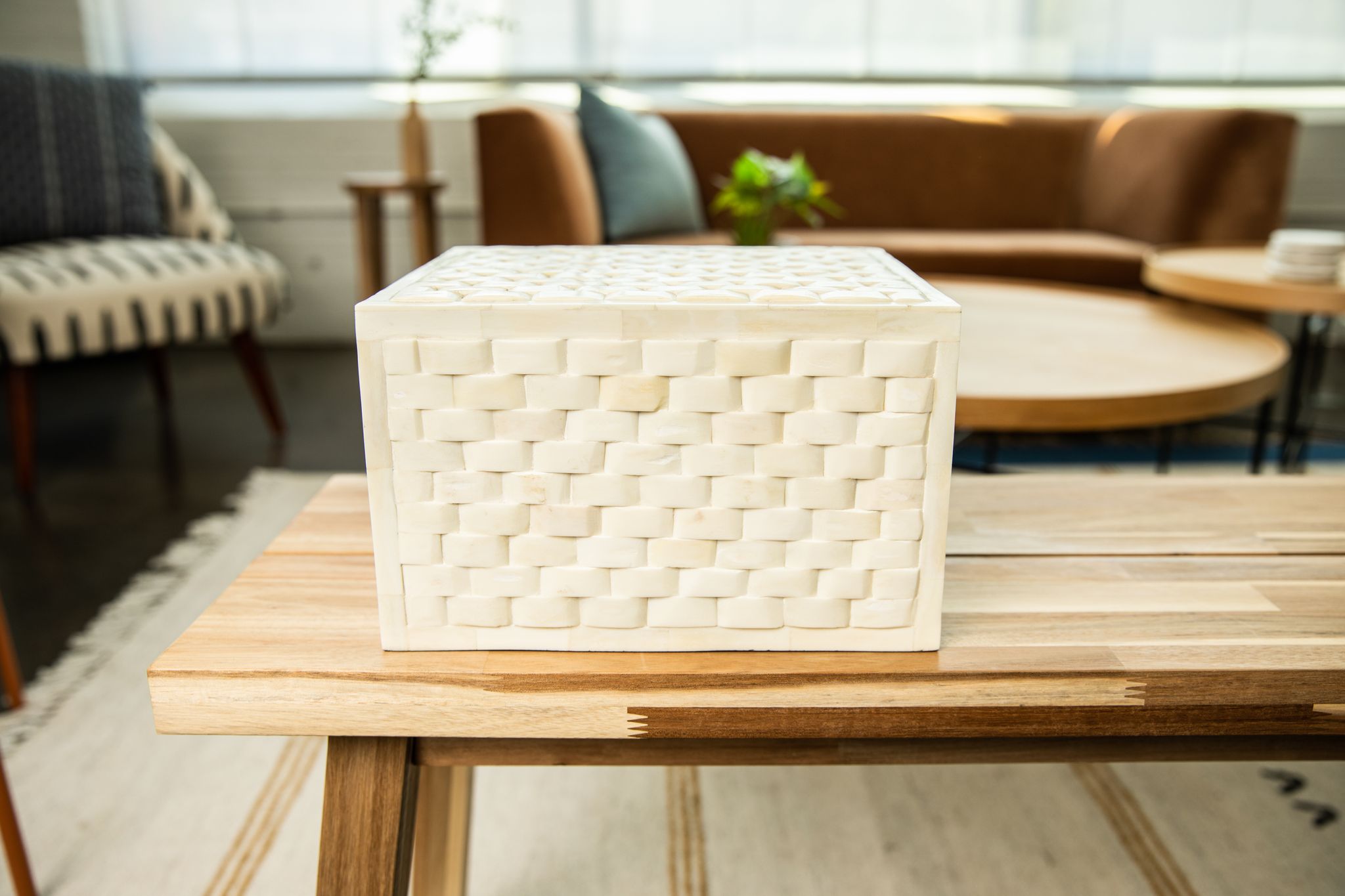 “Weaved” Horn Inlay White Cremation Urn — Modern Memorials